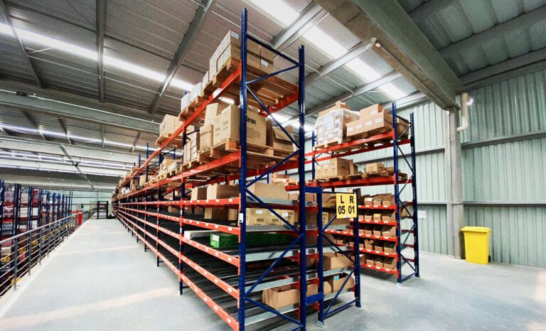 Flow Rack: o sistema de armazenagem ideal para o método FIFO - Tedesco